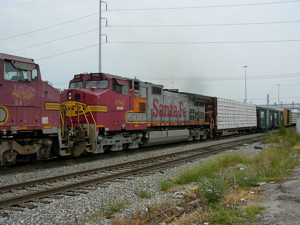 BNSF 686 & BNSF 839
